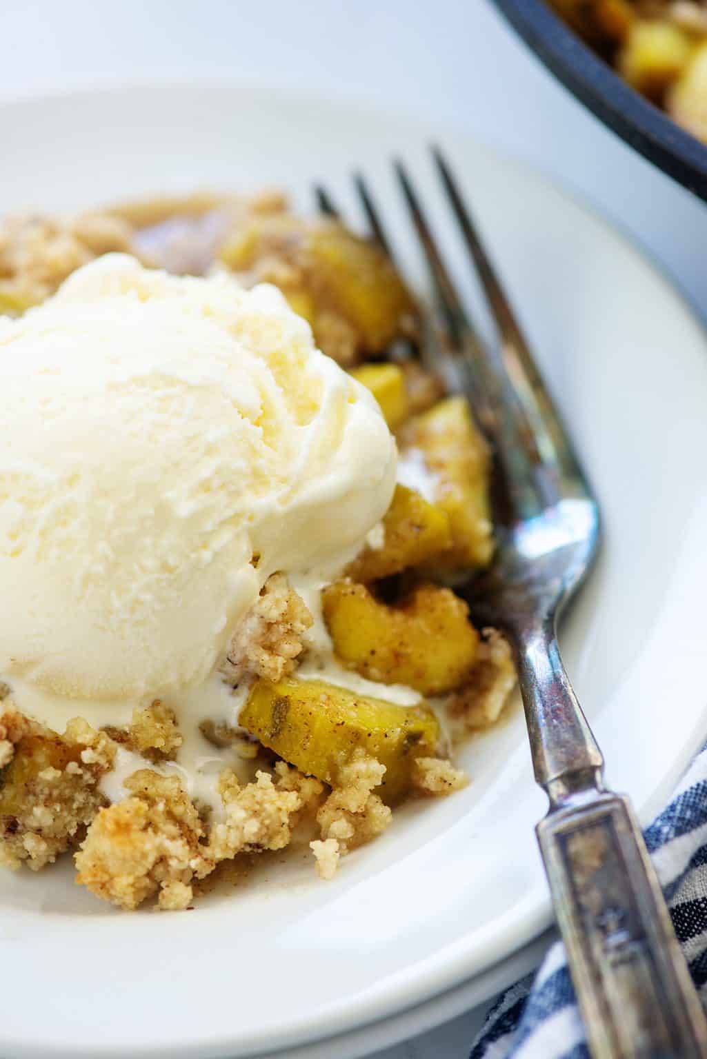 The BEST Keto Apple Crisp Recipe - That Low Carb Life