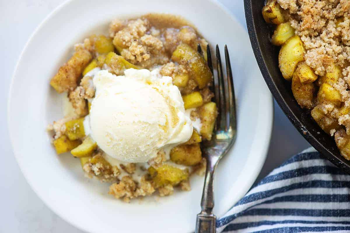 The BEST Keto Apple Crisp Recipe - That Low Carb Life